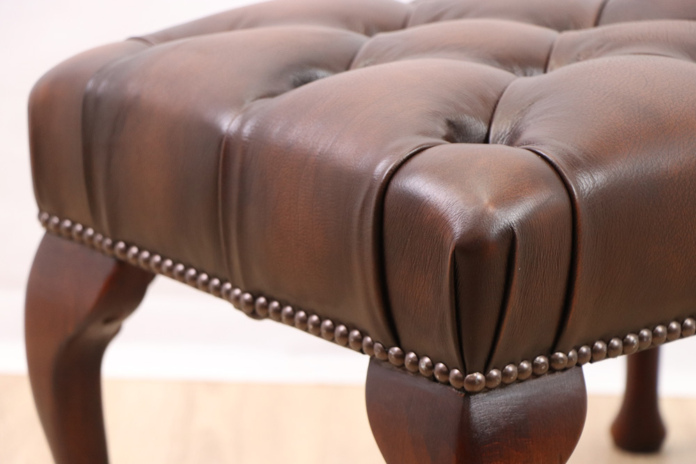 Chesterfield Hocker - Queen Anne stool | Chesterfieldmöbel Shop
