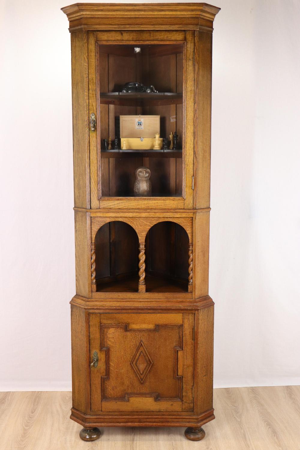 Vitrine – deutsche Definition I Möbel Lexikon I chesterfieldmoebel.de ...